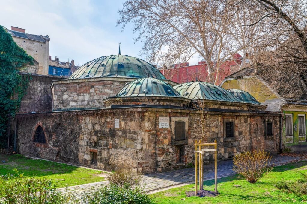 A Complete Guide on Thermal Bathing in Budapest - Blog | Flying Carpet ...